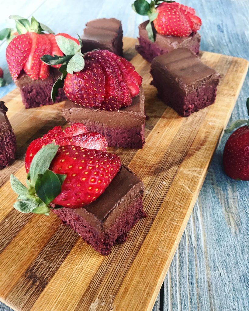 Raw Red Velvet Mudcake - {RAW, FODMAP, SIBO, PALEO, Sugar-free}